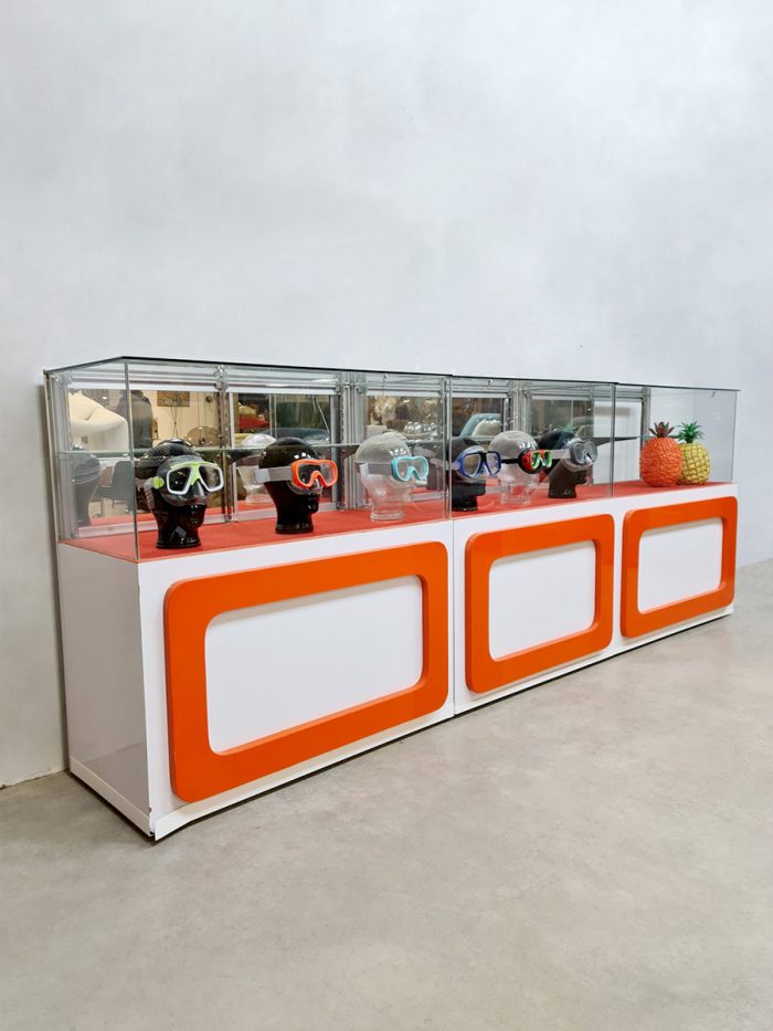 Vintage space age shop counter display cabinet ‘Groovy 70’s’ | Bestwelhip