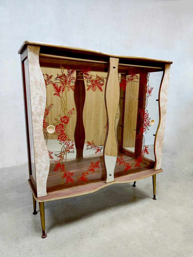 Vintage mirrored glass display cabinet vitrinekast ‘Wonderful Kitsch ...